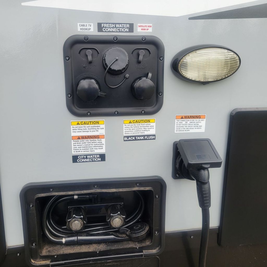 2022 Forest River Cherokee Alpha Wolf 23DBH-L - National Vehicle