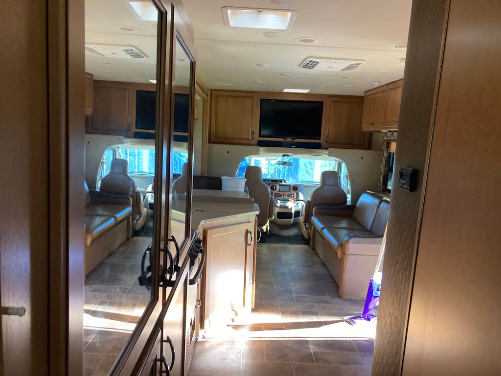2016 Thor Motor Coach Chateau 31W - National Vehicle