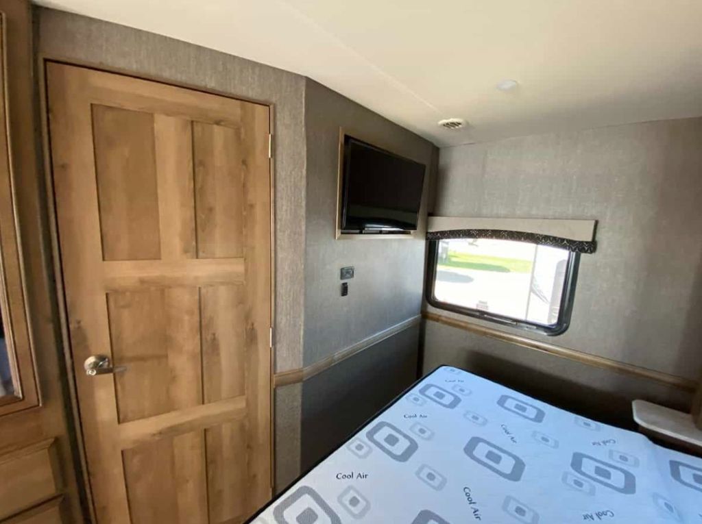 2021 Fleetwood Flair 28A - National Vehicle