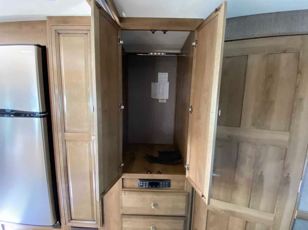 2021 Fleetwood Flair 28A - National Vehicle