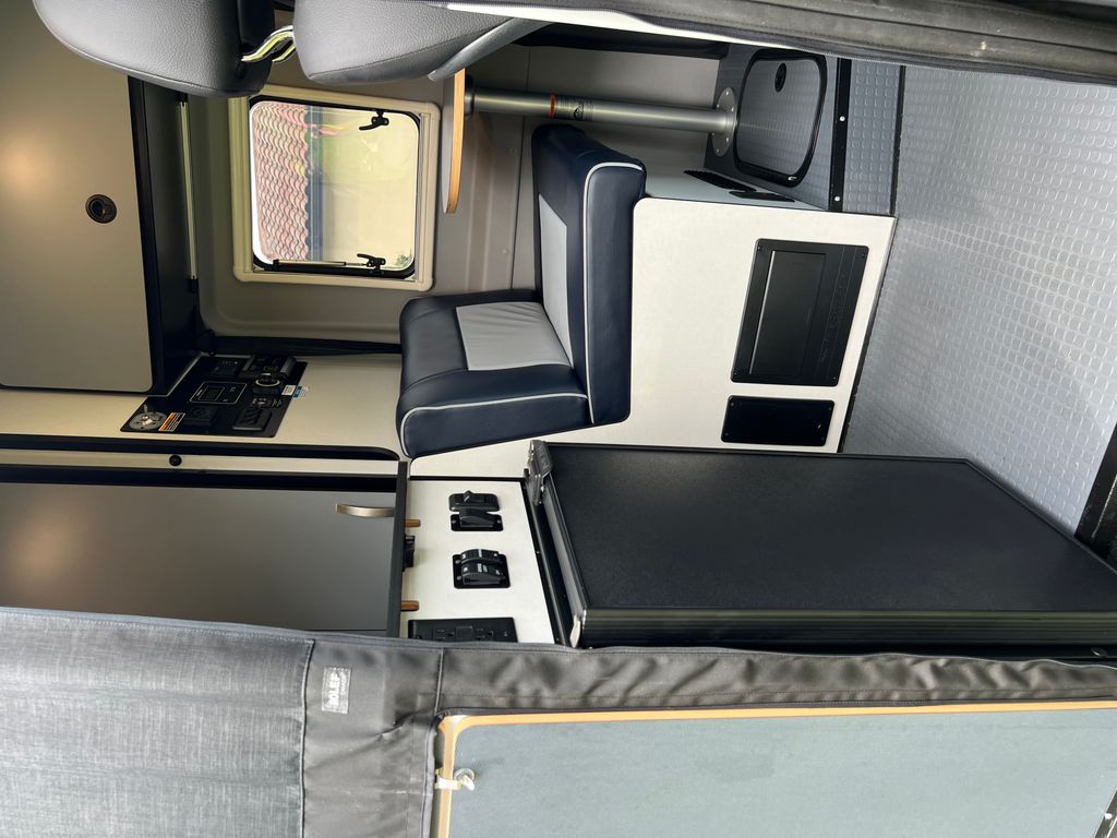 2022 Winnebago Revel 44E 4x4 - National Vehicle