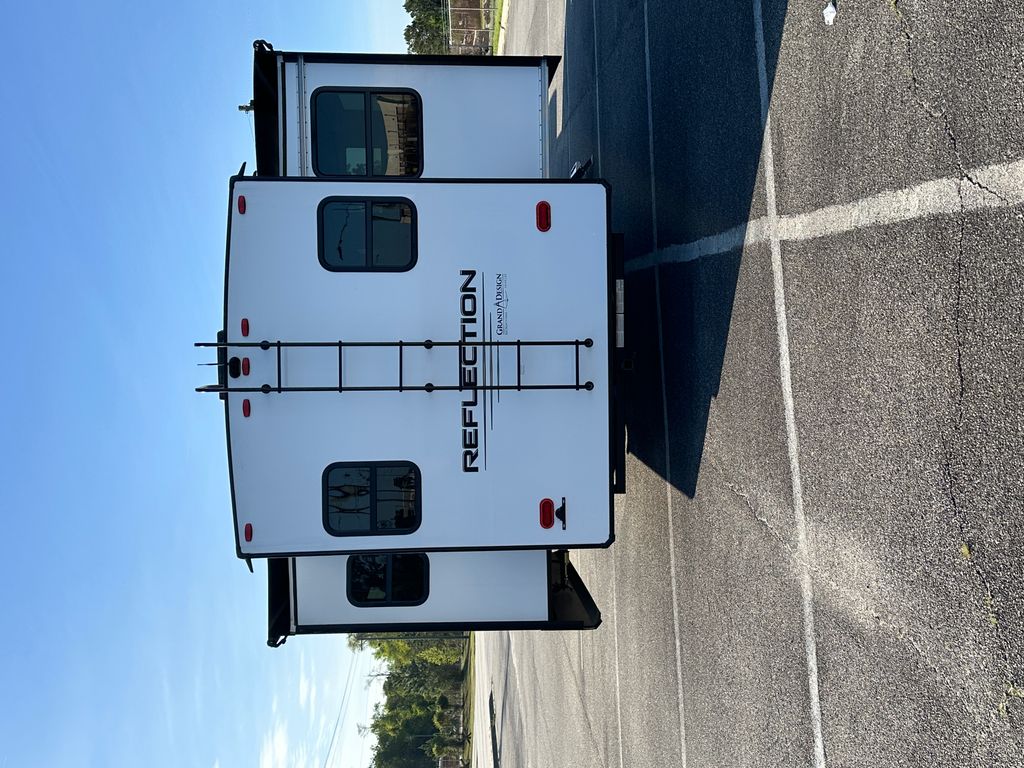 2022 Grand Design Reflection 341RDS - National Vehicle