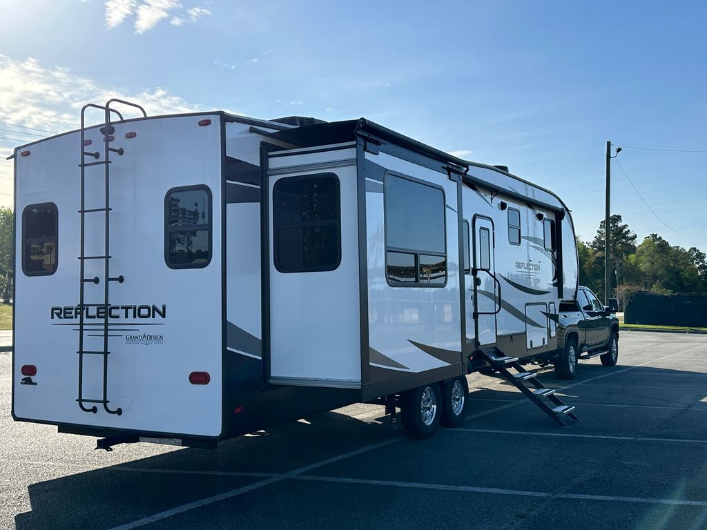 2022 Grand Design Reflection 341RDS - National Vehicle