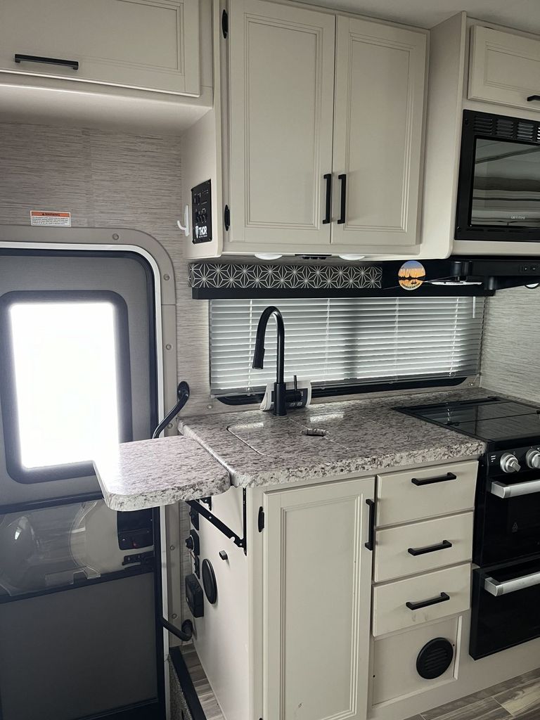 2022 Thor Motor Coach Freedom Elite 24HE - National Vehicle