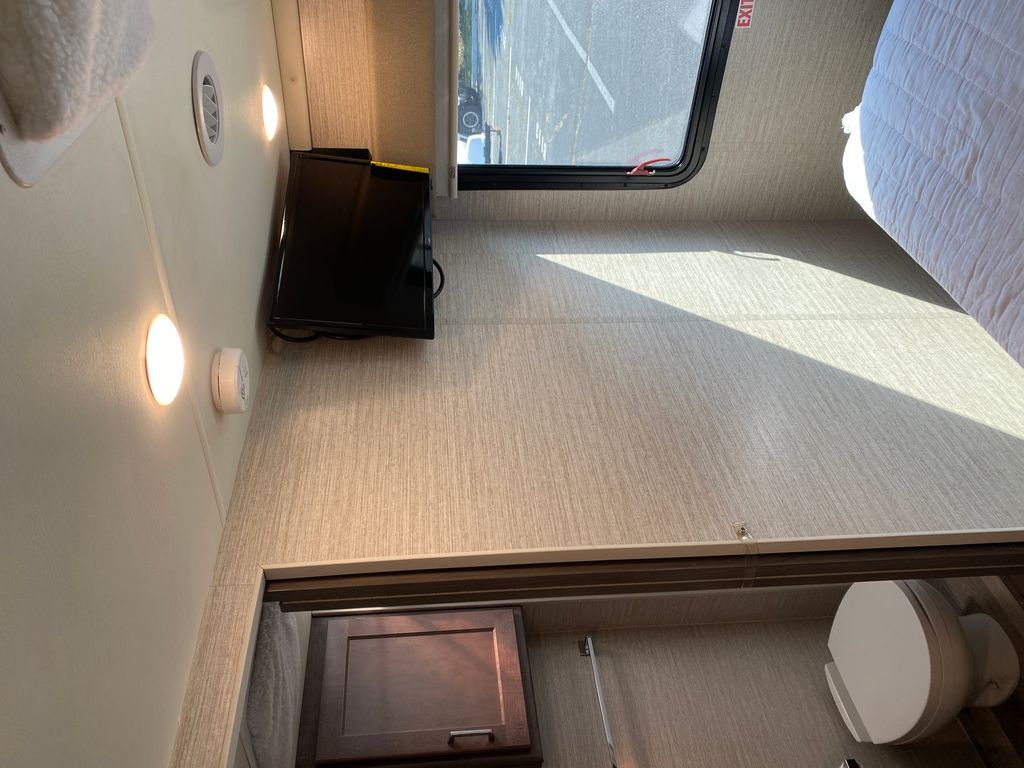 2022 Winnebago Minnie Winnie 26T - National Vehicle