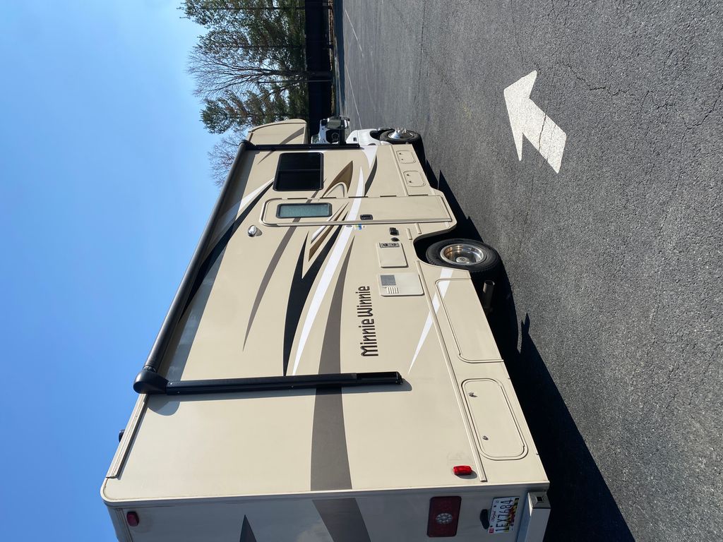 2022 Winnebago Minnie Winnie 26T - National Vehicle