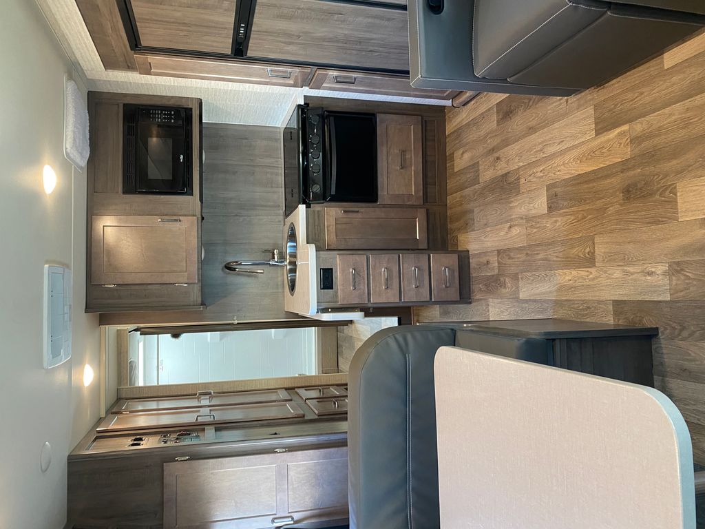 2022 Winnebago Minnie Winnie 26T - National Vehicle