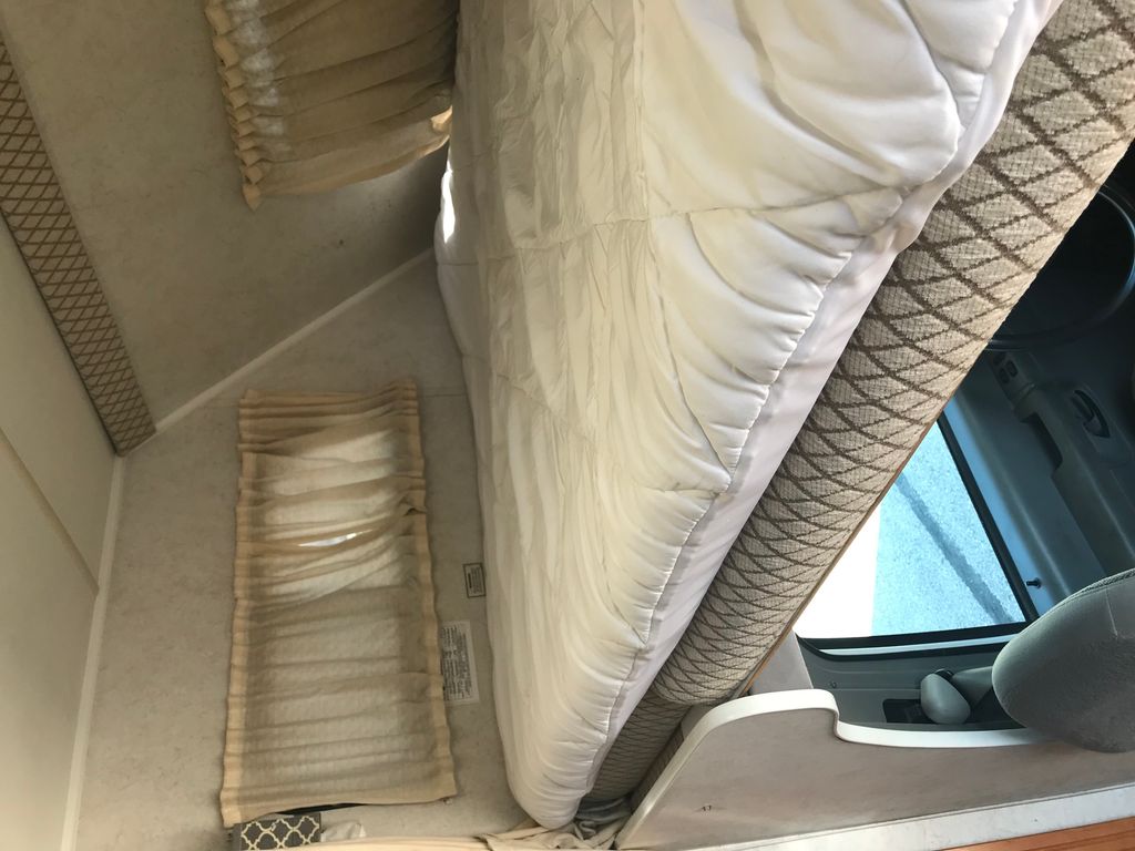 2004 Gulf Stream Conquest Limited Edition 6236 - National Vehicle