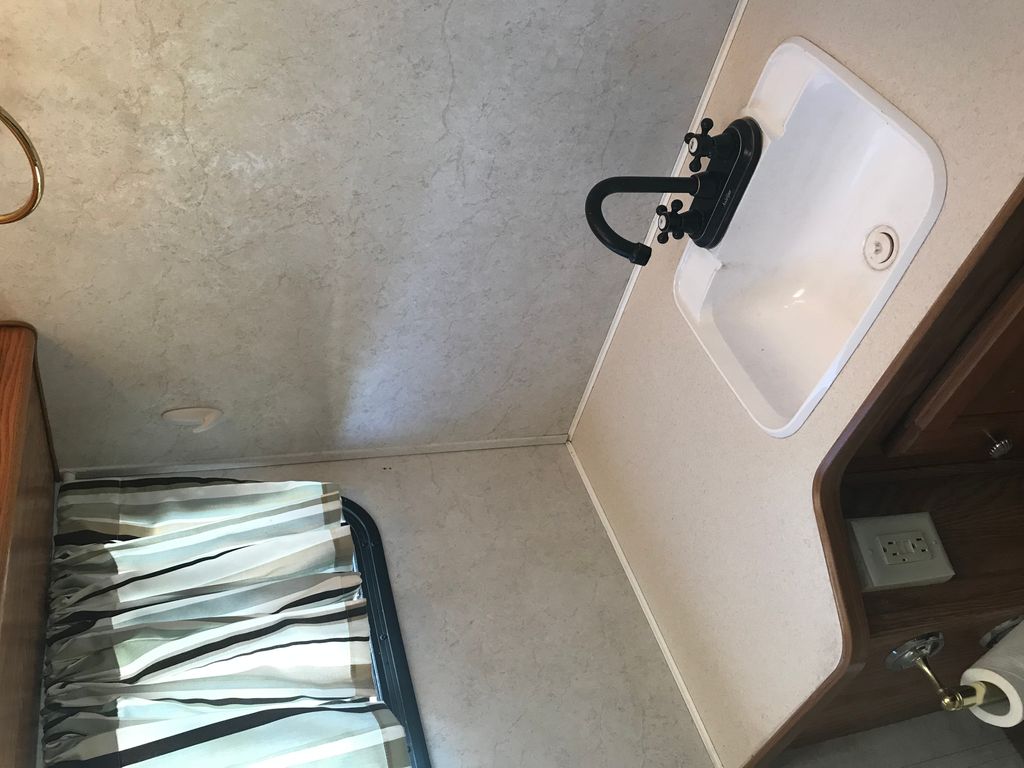 2004 Gulf Stream Conquest Limited Edition 6236 - National Vehicle