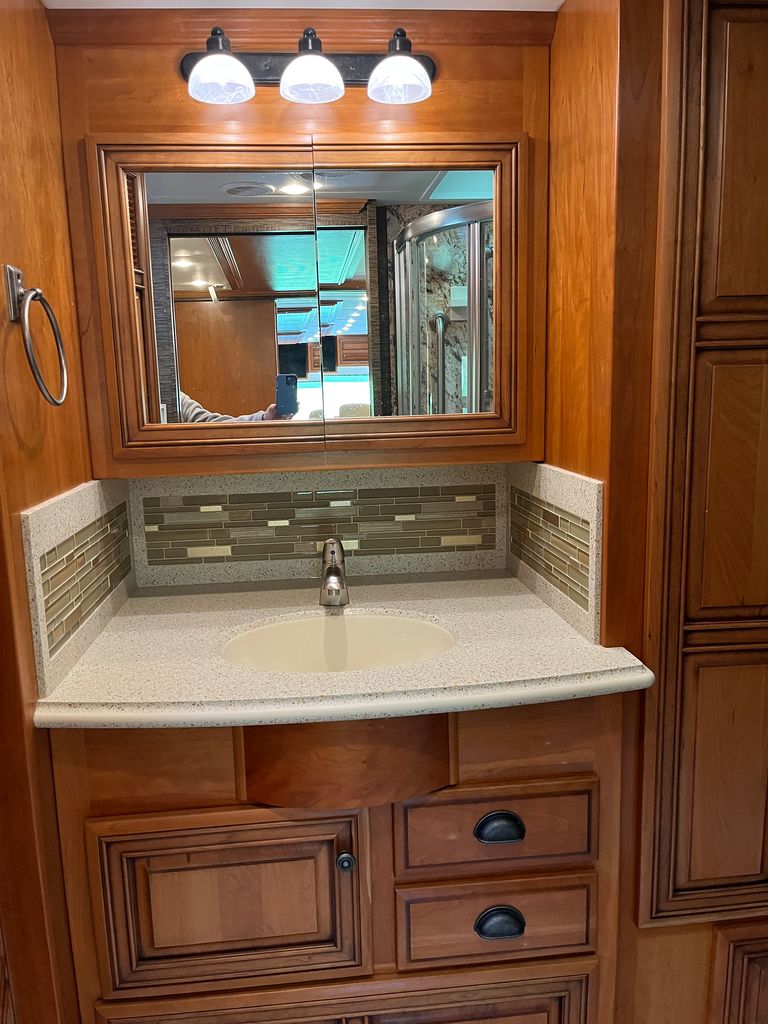 2015 Newmar Dutch Star 4018 - National Vehicle