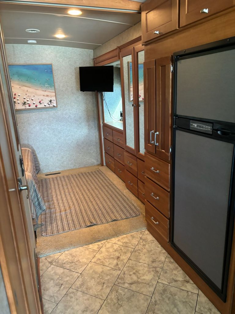 2008 Itasca Suncruiser 33V - National Vehicle