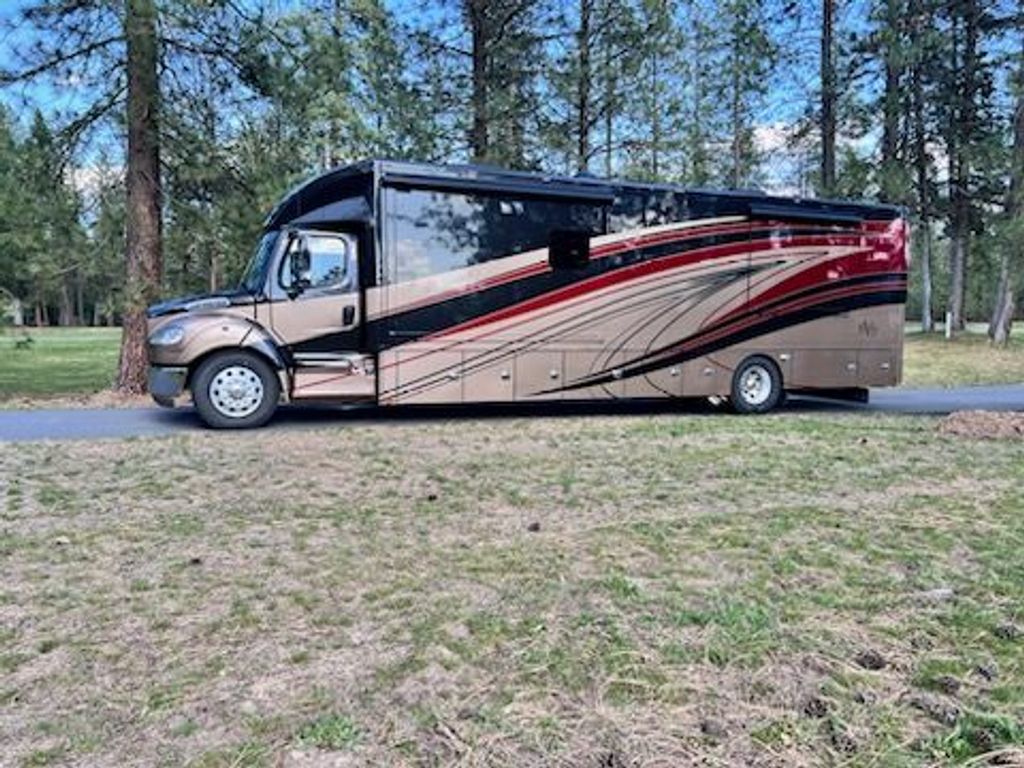 2017 Renegade Verona LE 40LRB - National Vehicle