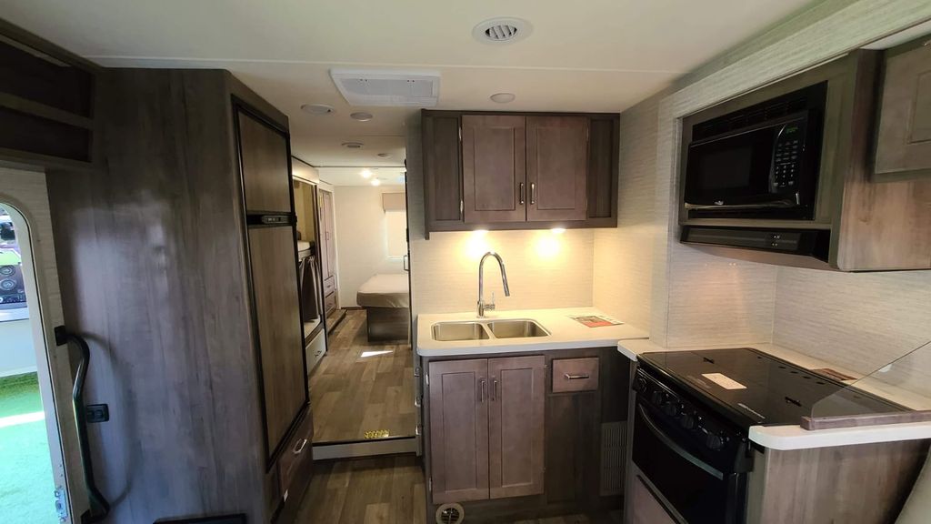 2021 Winnebago Minnie Winnie 31H - National Vehicle