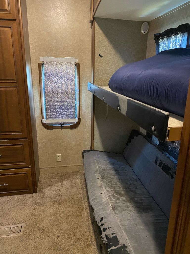 2016 Highland Ridge 3X 427BHS - National Vehicle