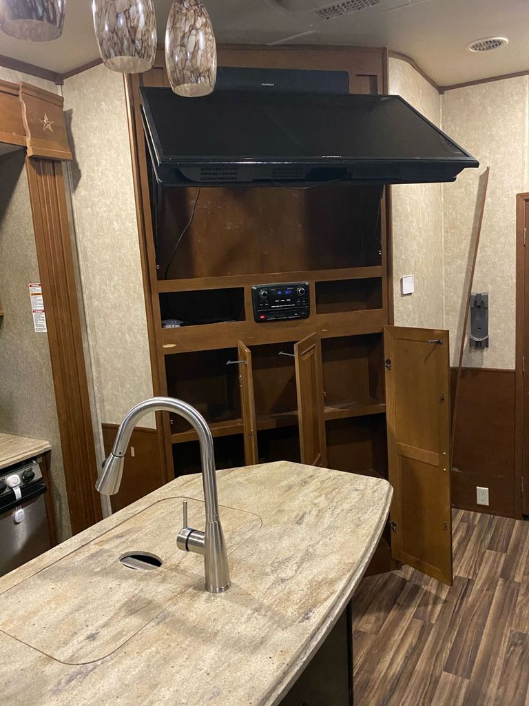 2016 Highland Ridge 3X 427BHS - National Vehicle