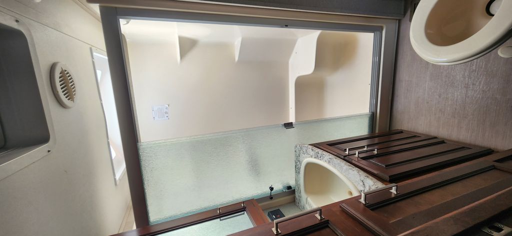 2018 Keystone Avalanche 320RS - National Vehicle