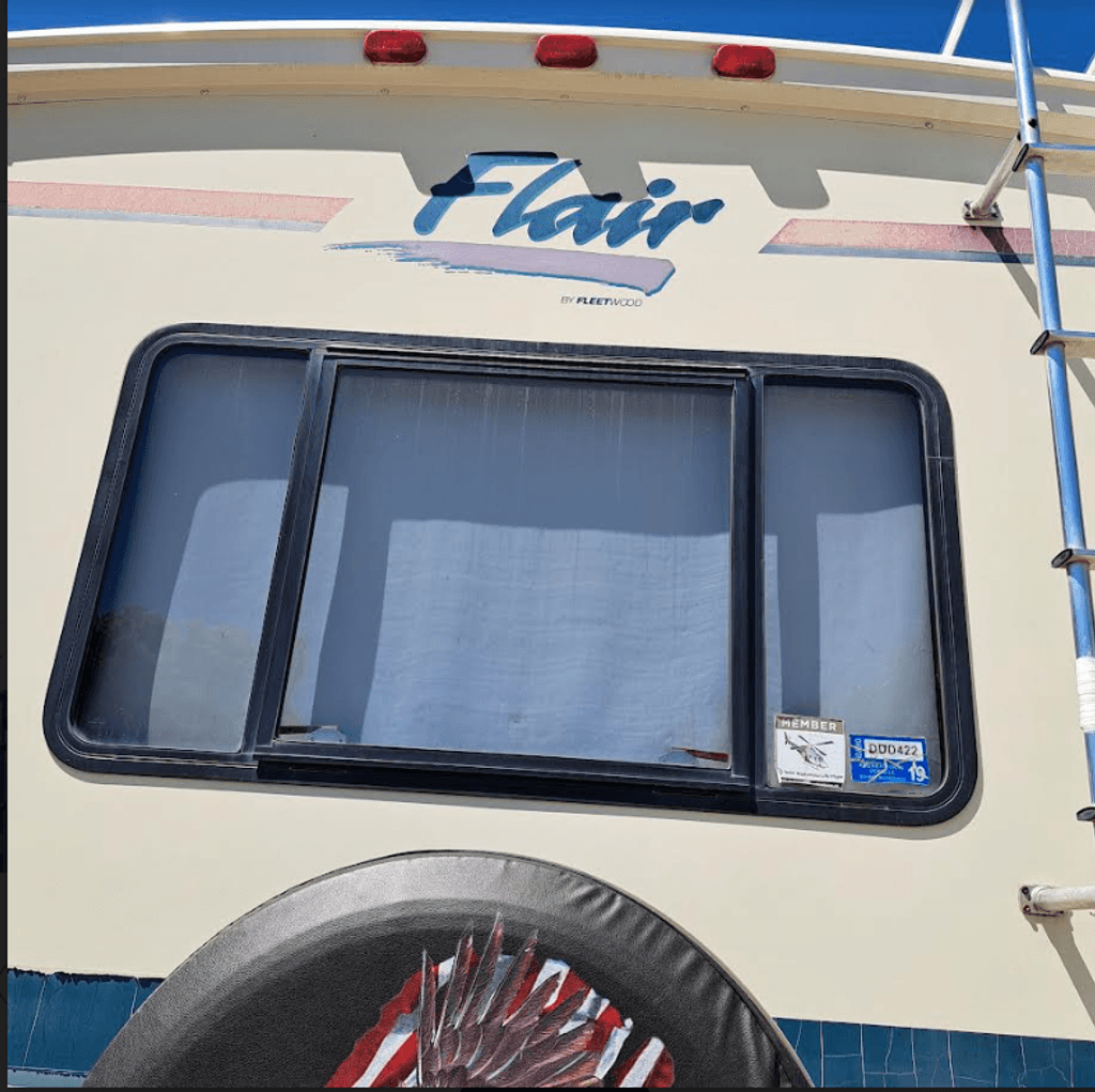 1996 Fleetwood Flair 30H - National Vehicle