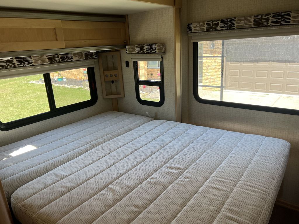 2017 Winnebago Fuse 23T - National Vehicle