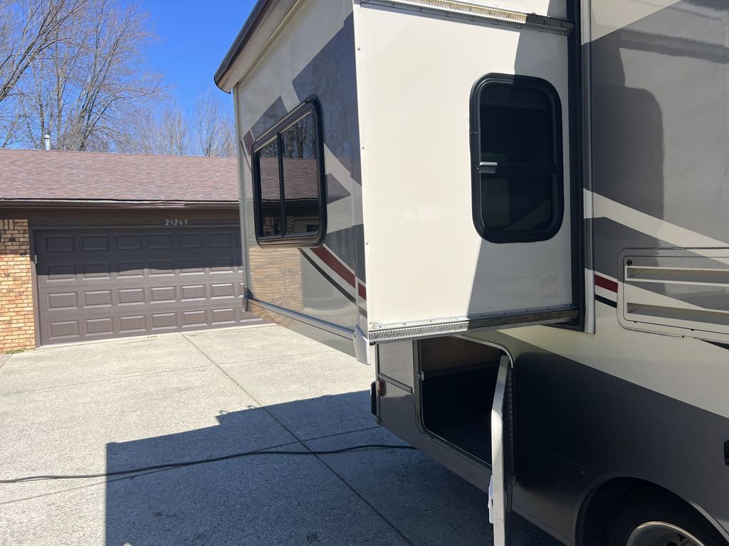 2017 Winnebago Fuse 23T - National Vehicle