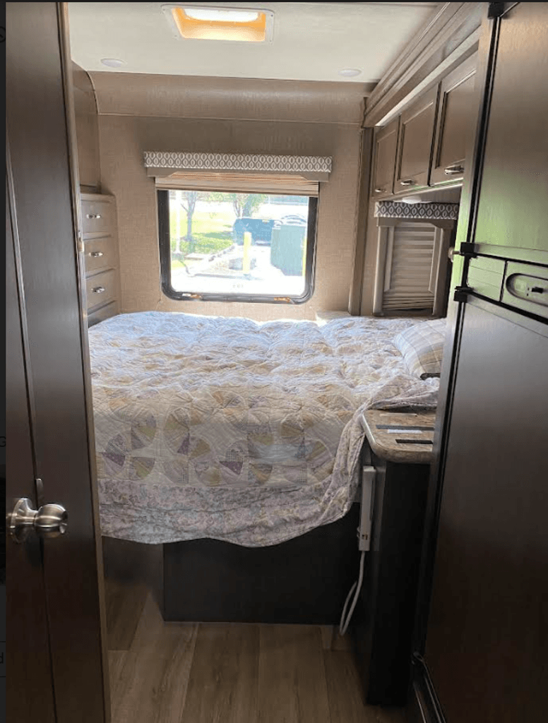 2018 Thor Motor Coach Freedom Elite 29FE - National Vehicle