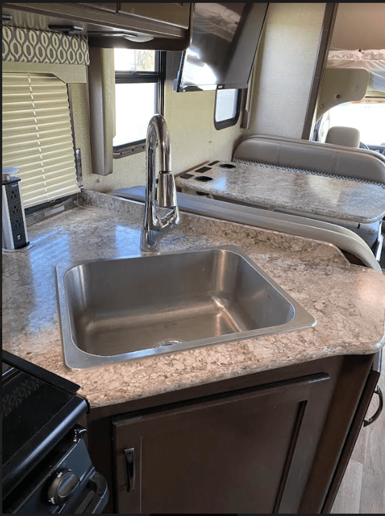 2018 Thor Motor Coach Freedom Elite 29FE - National Vehicle