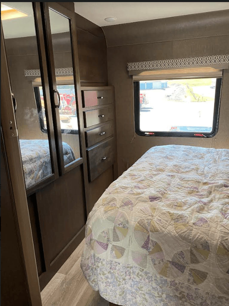 2018 Thor Motor Coach Freedom Elite 29FE - National Vehicle