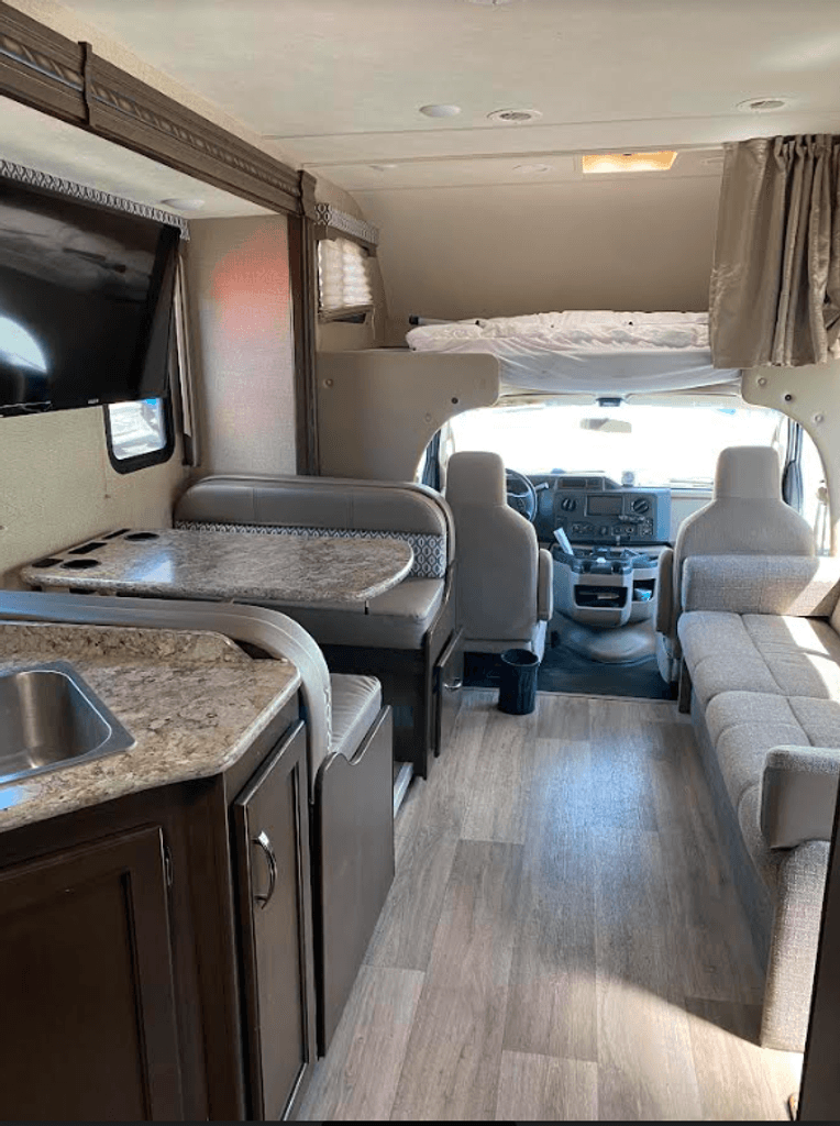 2018 Thor Motor Coach Freedom Elite 29FE - National Vehicle