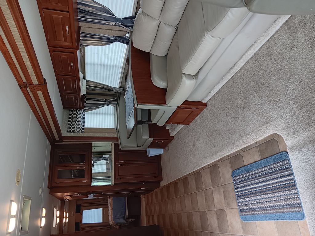 2006 Four Winds Hurricane 34N - National Vehicle