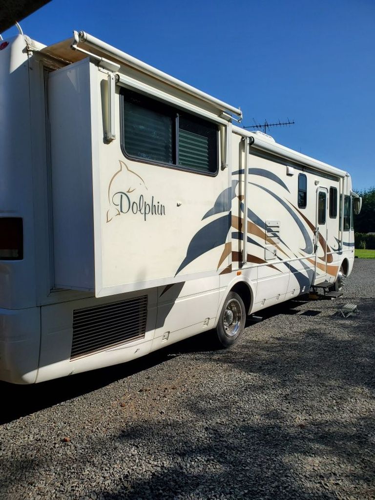 2005 National RV Dolphin 5355 - National Vehicle