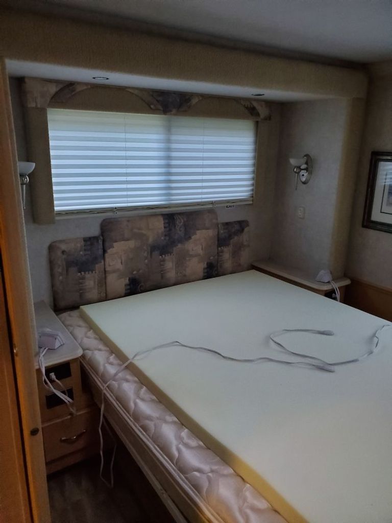 2005 National RV Dolphin 5355 - National Vehicle