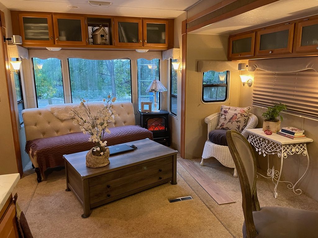 2006 Carriage Compass C2 34CK3 - National Vehicle