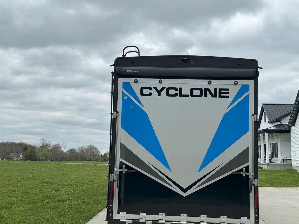 2021 Heartland Cyclone 4006 - National Vehicle