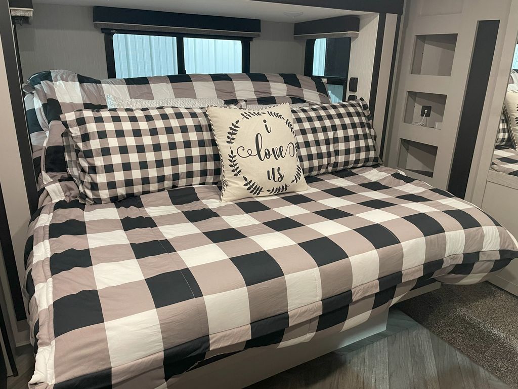 2021 Heartland Cyclone 4006 - National Vehicle