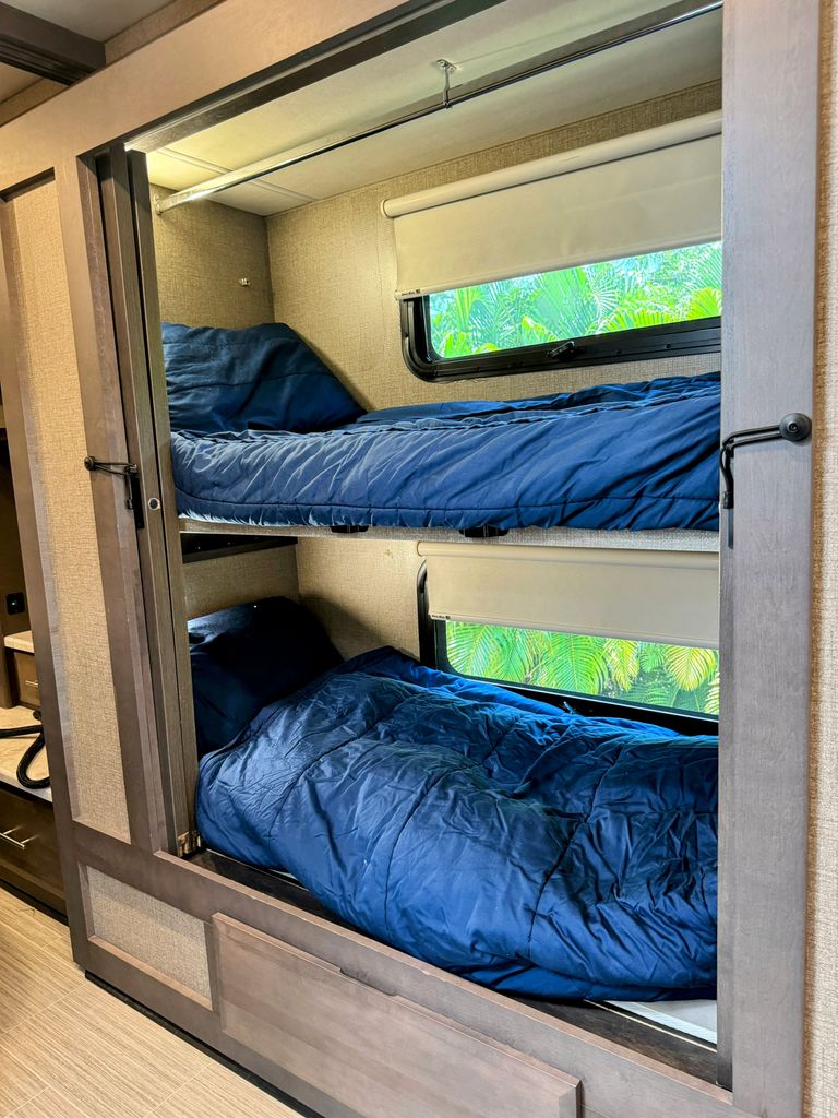 2022 Thor Motor Coach Magnitude RS36 - National Vehicle