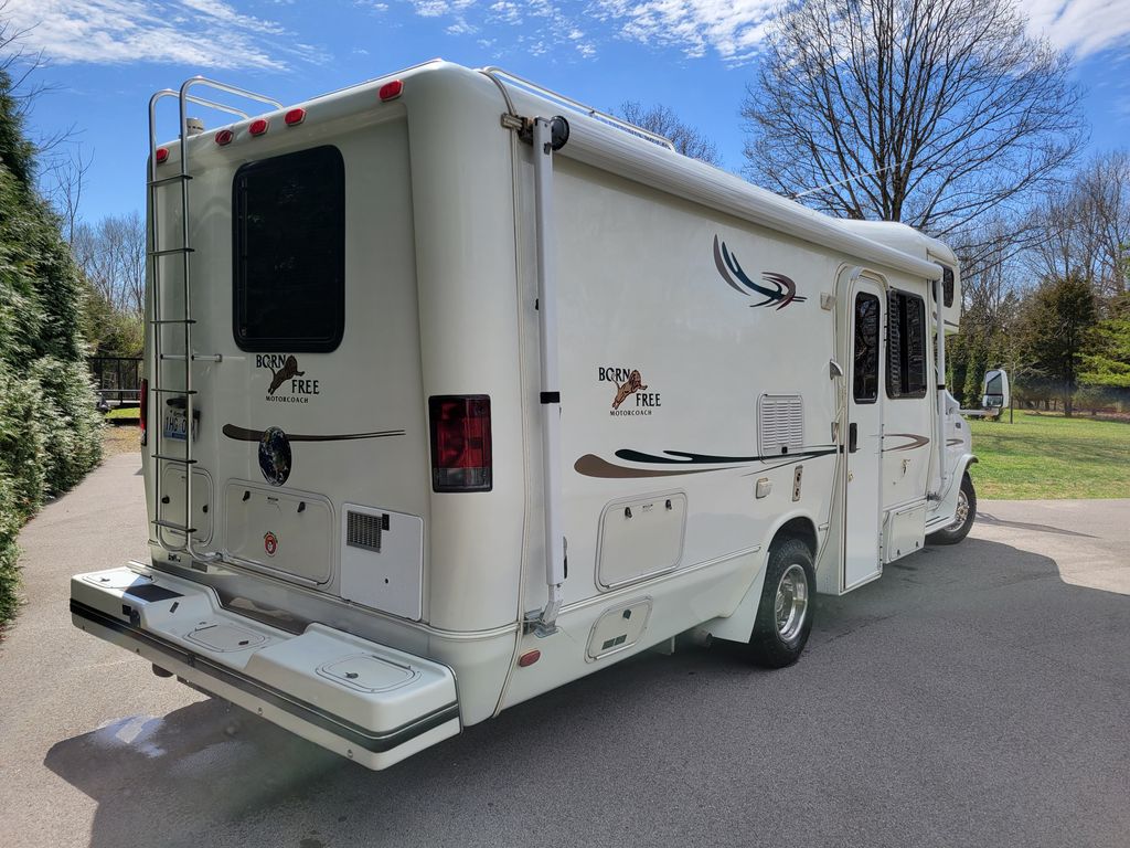 2003 Born Free Motorcoach Rear Bath 26' - National Vehicle