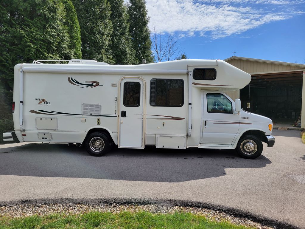 2003 Born Free Motorcoach Rear Bath 26' - National Vehicle