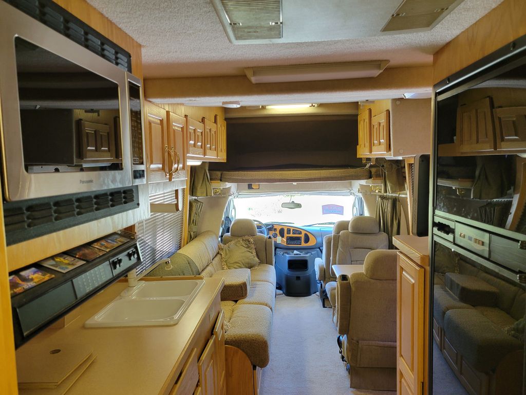 2003 Born Free Motorcoach Rear Bath 26' - National Vehicle