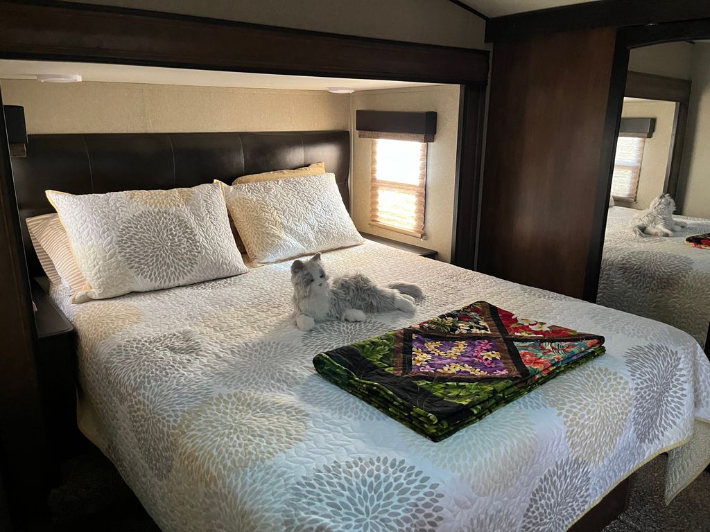 2018 Grand Design Reflection 337RLS - National Vehicle