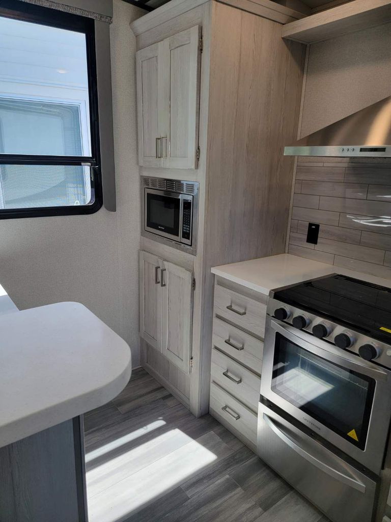 2021 Keystone Sprinter Limited 3550FWMLS - National Vehicle