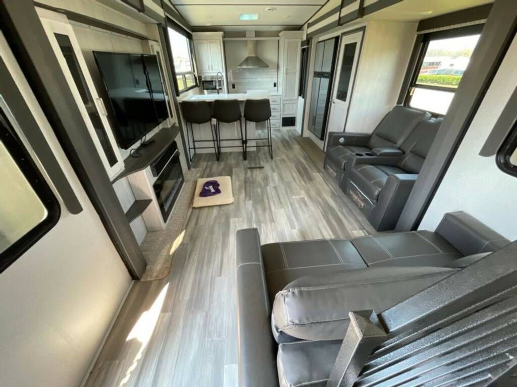 2021 Keystone Sprinter Limited 3550FWMLS - National Vehicle