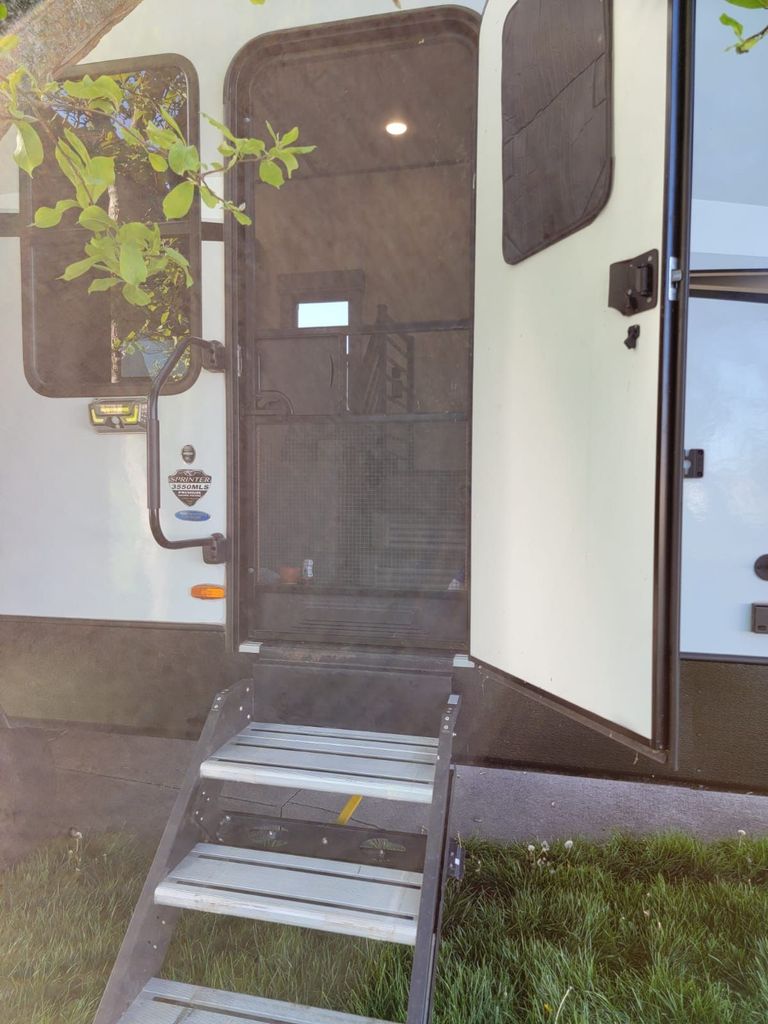 2021 Keystone Sprinter Limited 3550FWMLS - National Vehicle