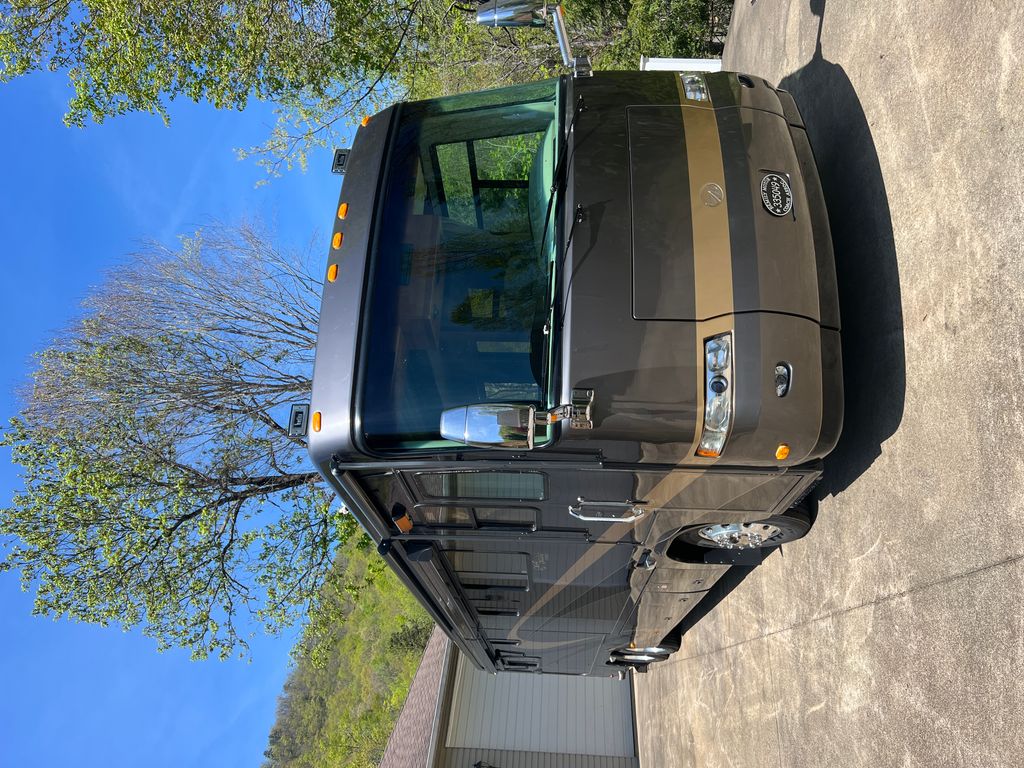 2003 Monaco Executive 40PBT - National Vehicle