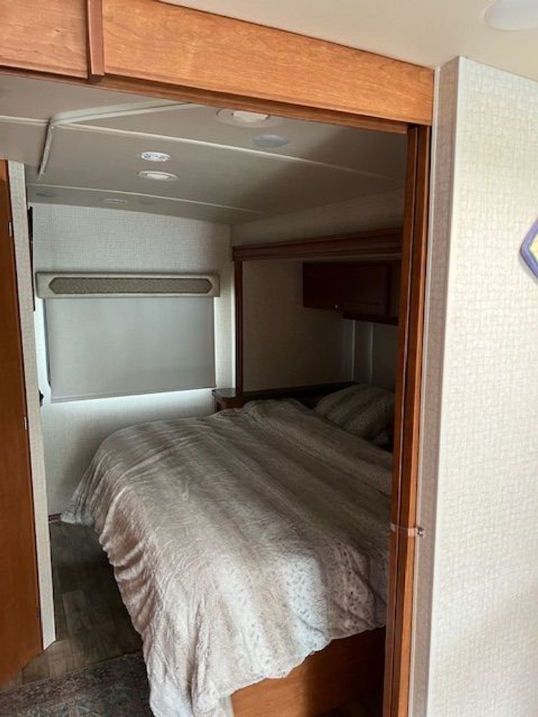 2018 Winnebago Vista 27PE - National Vehicle