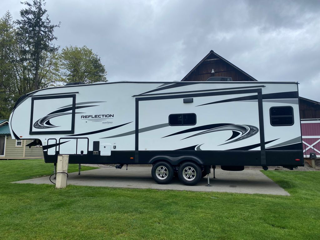 2022 Grand Design Reflection 337RLS - National Vehicle