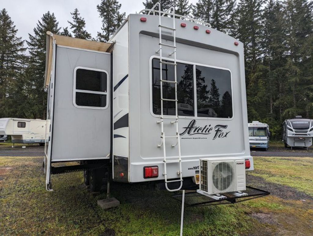 2017 Northwood Arctic Fox Silver Fox 29-5T - National Vehicle