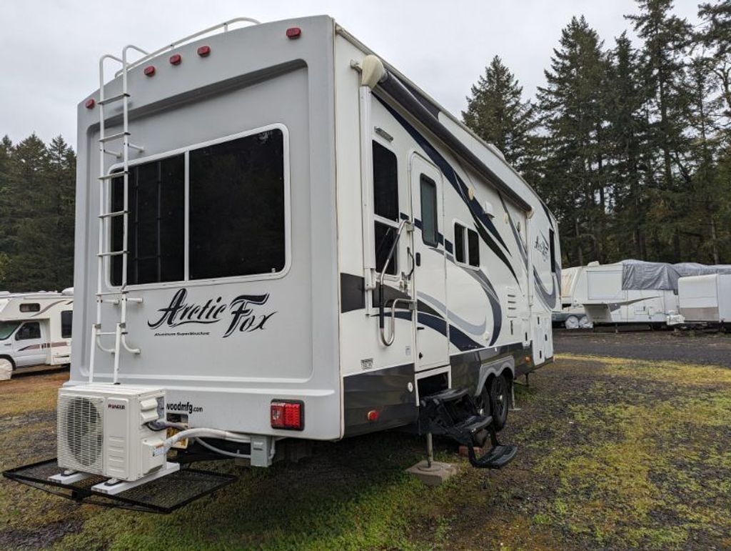 2017 Northwood Arctic Fox Silver Fox 29-5T - National Vehicle
