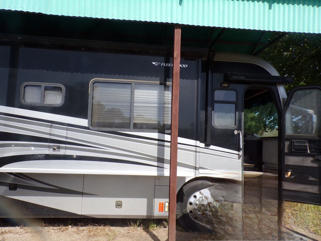 2007 Fleetwood Revolution LE 42N - National Vehicle