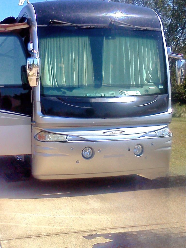 2007 Fleetwood Revolution LE 42N - National Vehicle