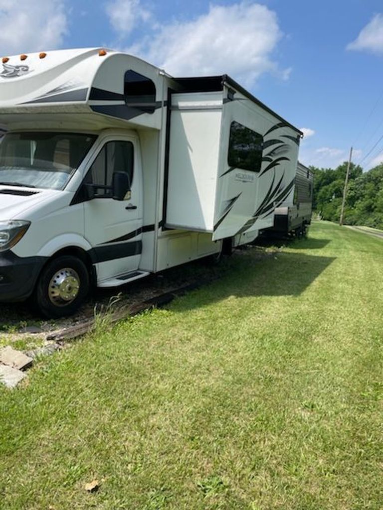 2019 Jayco Melbourne 24L - National Vehicle