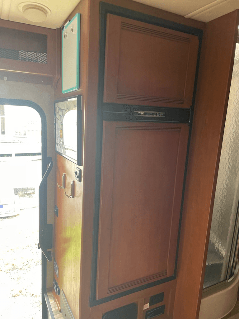2016 Winnebago Aspect 30J - National Vehicle